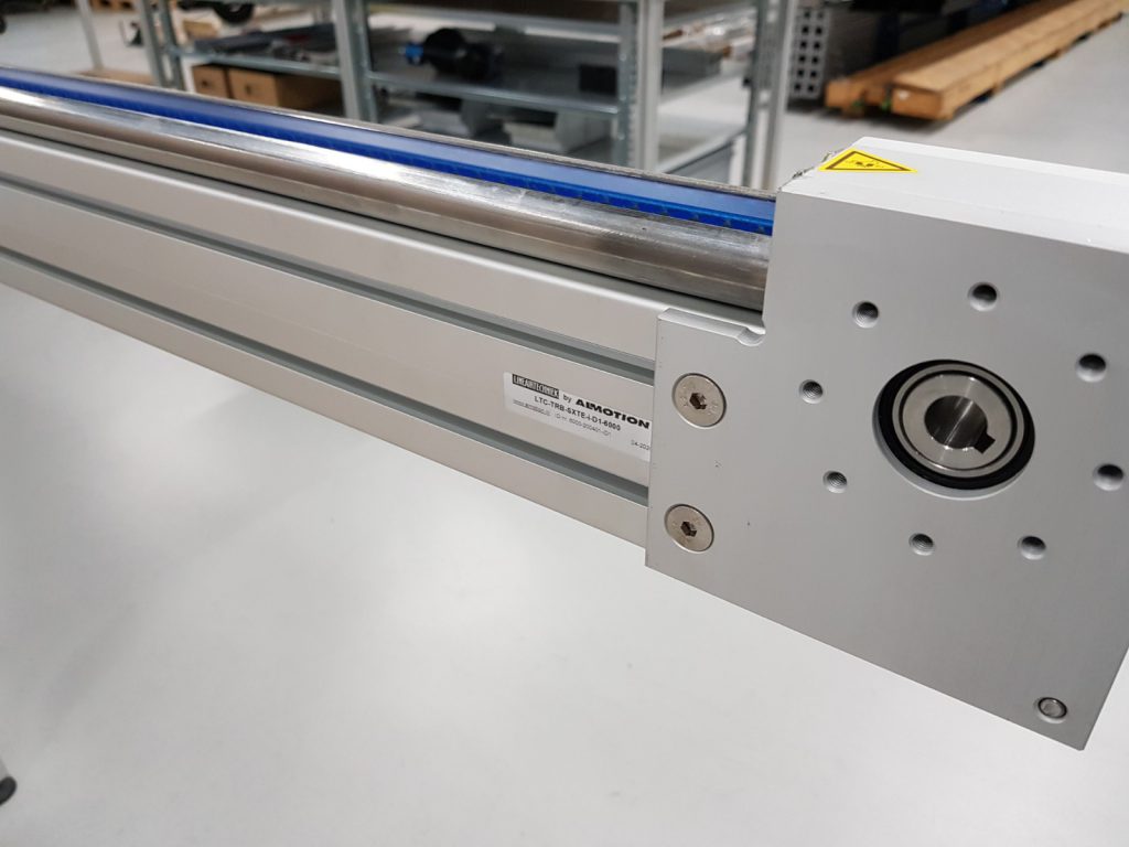 Lineaire unit van 6 meter met RVS geleiding - Almotion B.V.