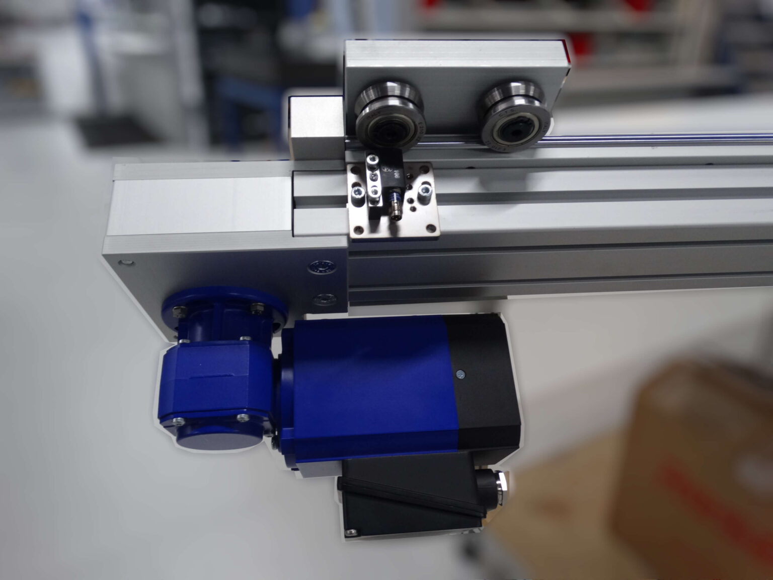 Lineaire eenheid voor het snijden van steenwol - Almotion B.V.